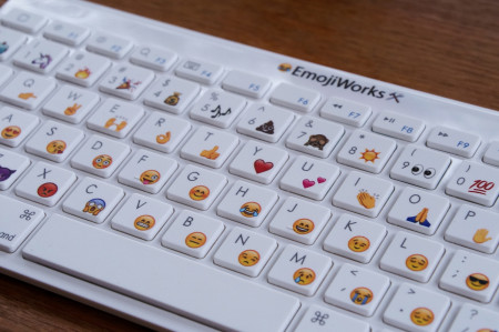 Type 120 emoji with this crazy keyboard | Mobile Fun Blog